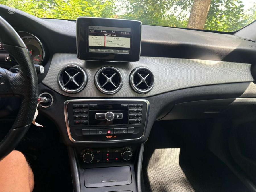 Melns Mercedes-Benz GLA 200 2015 Tauragė, ar dzinēja tilpumu 2.14 L un nobraukumu 200 tūkst. km par 10500 €, foto 26 vietnē AUTOMOTO.COM.LV