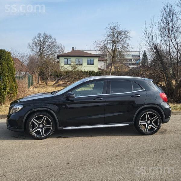 Black Mercedes-Benz GLA 200 2015 in Riga, with an engine capacity of 2.00 L and mileage of 116 thousand km for 16000 €, photo 3 on AUTOMOTO.COM.LV