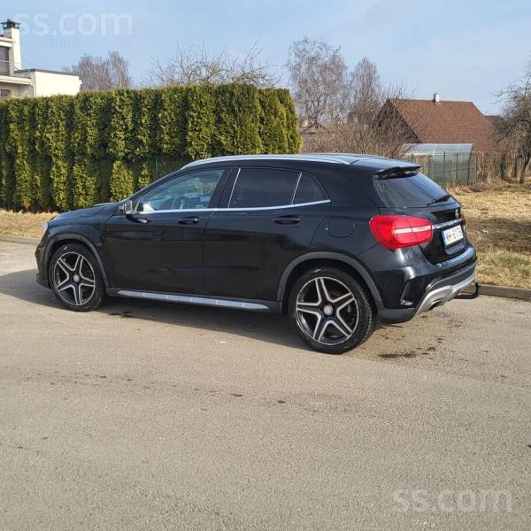 Black Mercedes-Benz GLA 200 2015 in Riga, with an engine capacity of 2.00 L and mileage of 116 thousand km for 16000 €, photo 4 on AUTOMOTO.COM.LV