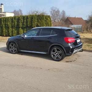 Black Mercedes-Benz GLA 200 2015 in Riga, with an engine capacity of 2.00 L and mileage of 116 thousand km for 16000 €, photo 5 on AUTOMOTO.COM.LV