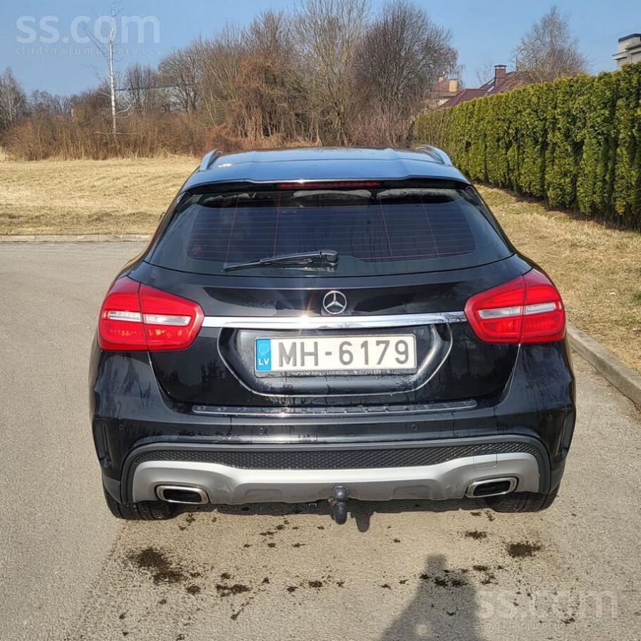 Black Mercedes-Benz GLA 200 2015 in Riga, with an engine capacity of 2.00 L and mileage of 116 thousand km for 16000 €, photo 6 on AUTOMOTO.COM.LV