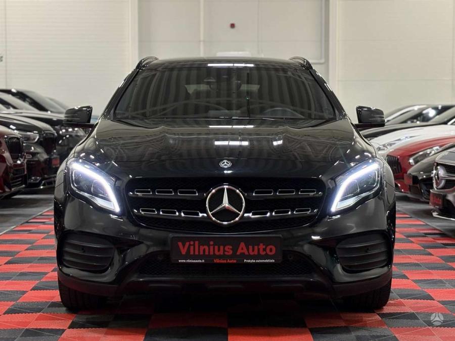 Black Mercedes-Benz GLA 200 2019 in Vilnius, with an engine capacity of 1.60 L and mileage of 54 thousand km for 16999 €, photo 3 on AUTOMOTO.COM.LV