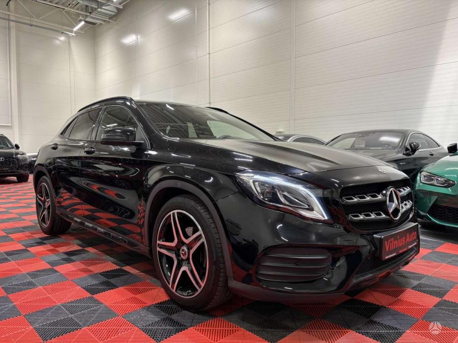 Black Mercedes-Benz GLA 200 2019 in Vilnius, with an engine capacity of 1.60 L and mileage of 54 thousand km for 16999 €, photo 4 on AUTOMOTO.COM.LV