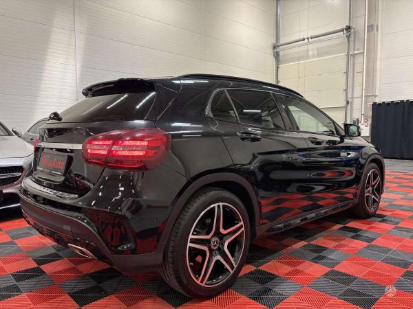 Black Mercedes-Benz GLA 200 2019 in Vilnius, with an engine capacity of 1.60 L and mileage of 54 thousand km for 16999 €, photo 4 on AUTOMOTO.COM.LV