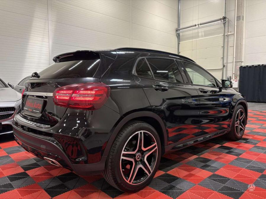 Black Mercedes-Benz GLA 200 2019 in Vilnius, with an engine capacity of 1.60 L and mileage of 54 thousand km for 16999 €, photo 5 on AUTOMOTO.COM.LV