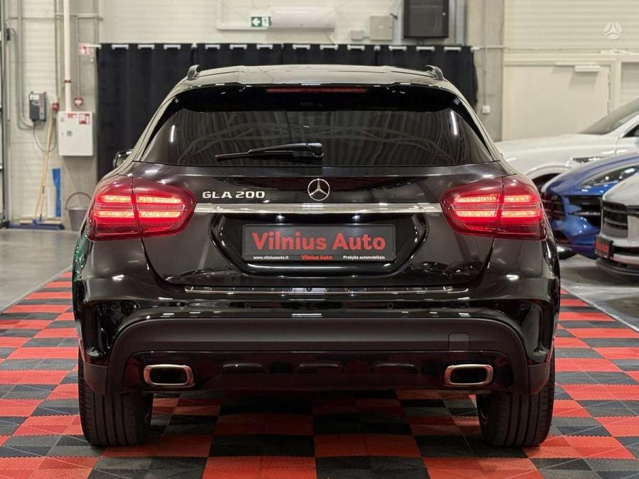 Black Mercedes-Benz GLA 200 2019 in Vilnius, with an engine capacity of 1.60 L and mileage of 54 thousand km for 16999 €, photo 6 on AUTOMOTO.COM.LV