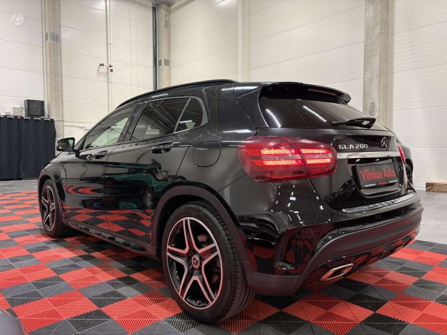 Black Mercedes-Benz GLA 200 2019 in Vilnius, with an engine capacity of 1.60 L and mileage of 54 thousand km for 16999 €, photo 7 on AUTOMOTO.COM.LV