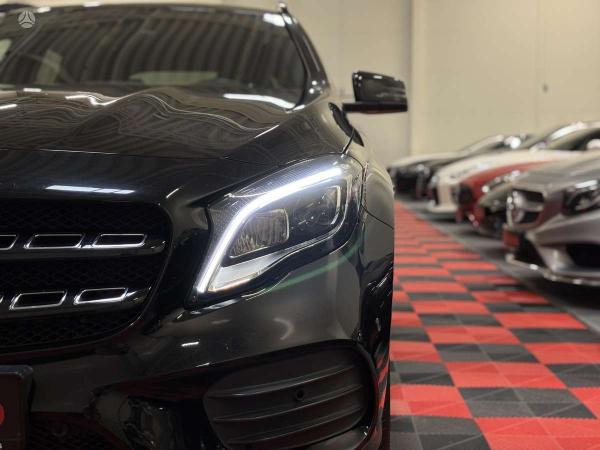 Black Mercedes-Benz GLA 200 2019 in Vilnius, with an engine capacity of 1.60 L and mileage of 54 thousand km for 16999 €, photo 7 on AUTOMOTO.COM.LV