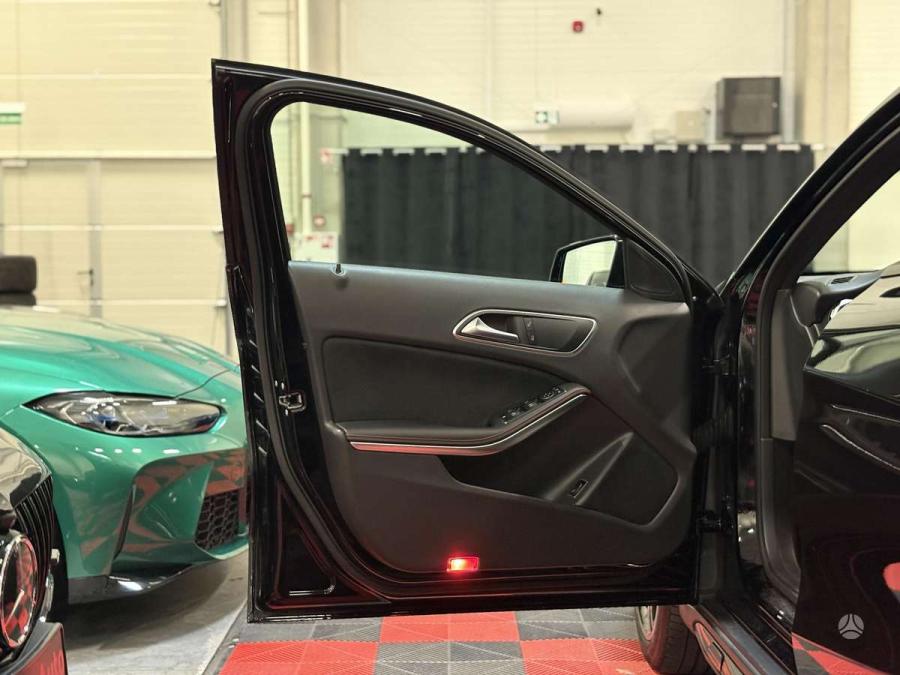 Black Mercedes-Benz GLA 200 2019 in Vilnius, with an engine capacity of 1.60 L and mileage of 54 thousand km for 16999 €, photo 12 on AUTOMOTO.COM.LV