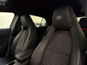 Black Mercedes-Benz GLA 200 2019 in Vilnius, with an engine capacity of 1.60 L and mileage of 54 thousand km for 16999 €, photo 14 on AUTOMOTO.COM.LV