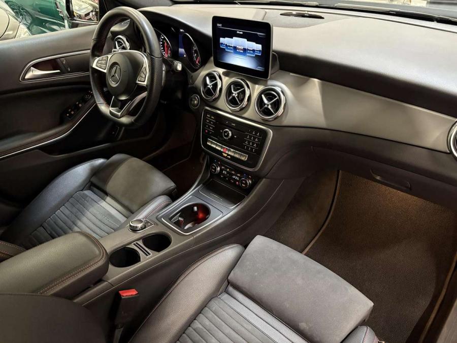 Black Mercedes-Benz GLA 200 2019 in Vilnius, with an engine capacity of 1.60 L and mileage of 54 thousand km for 16999 €, photo 15 on AUTOMOTO.COM.LV
