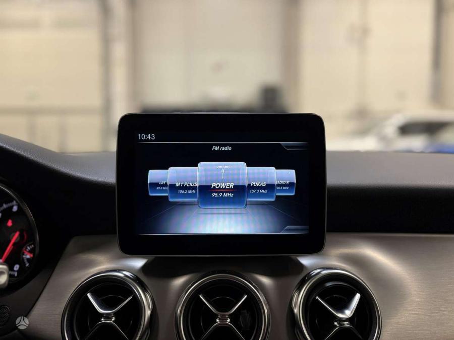 Black Mercedes-Benz GLA 200 2019 in Vilnius, with an engine capacity of 1.60 L and mileage of 54 thousand km for 16999 €, photo 26 on AUTOMOTO.COM.LV