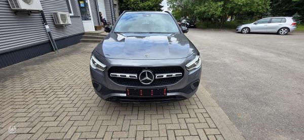 Brūns Mercedes-Benz GLA 200 2020 Telšiai, ar dzinēja tilpumu 1.33 L un nobraukumu 24 tūkst. km par 25550 €, foto 2 vietnē AUTOMOTO.COM.LV