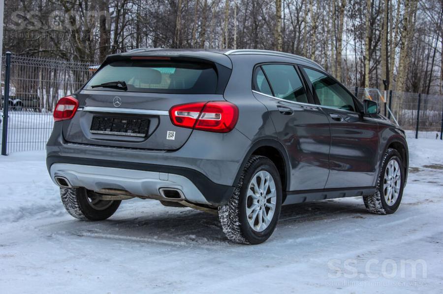 Grey Mercedes-Benz GLA 200 2014 in Jelgava, with an engine capacity of 2.00 L and mileage of 261 thousand km for 11996 €, photo 2 on AUTOMOTO.COM.LV