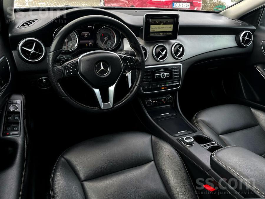 Grey Mercedes-Benz GLA 200 2014 in Jelgava, with an engine capacity of 2.00 L and mileage of 261 thousand km for 11996 €, photo 6 on AUTOMOTO.COM.LV