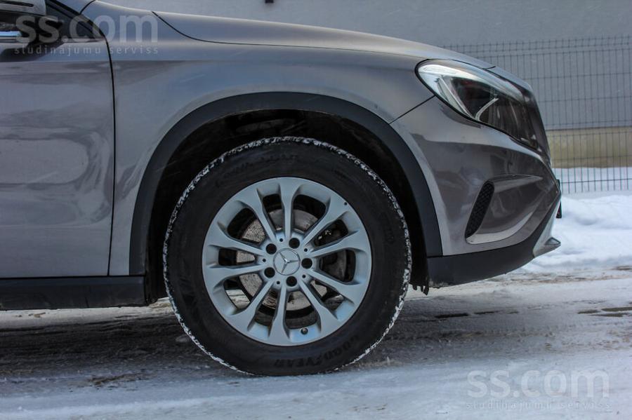 Grey Mercedes-Benz GLA 200 2014 in Jelgava, with an engine capacity of 2.00 L and mileage of 261 thousand km for 11996 €, photo 16 on AUTOMOTO.COM.LV