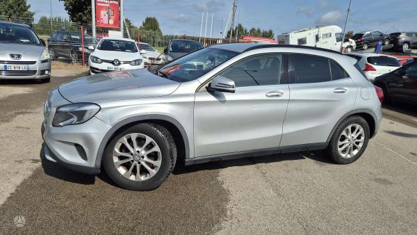 Grey Mercedes-Benz GLA 200 2014 in Taurage, with an engine capacity of 2.14 L and mileage of 271 thousand km for 8400 €, photo 3 on AUTOMOTO.COM.LV