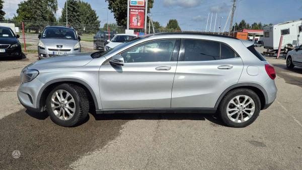 Grey Mercedes-Benz GLA 200 2014 in Taurage, with an engine capacity of 2.14 L and mileage of 271 thousand km for 8400 €, photo 4 on AUTOMOTO.COM.LV