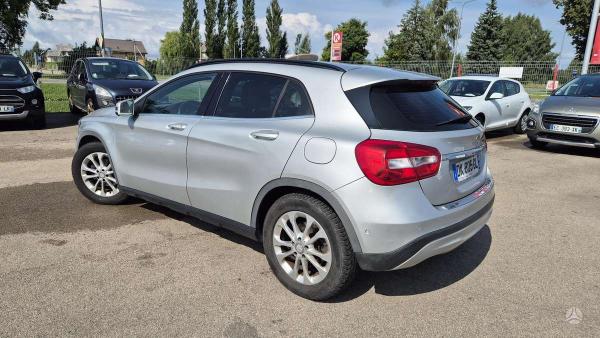Grey Mercedes-Benz GLA 200 2014 in Taurage, with an engine capacity of 2.14 L and mileage of 271 thousand km for 8400 €, photo 6 on AUTOMOTO.COM.LV