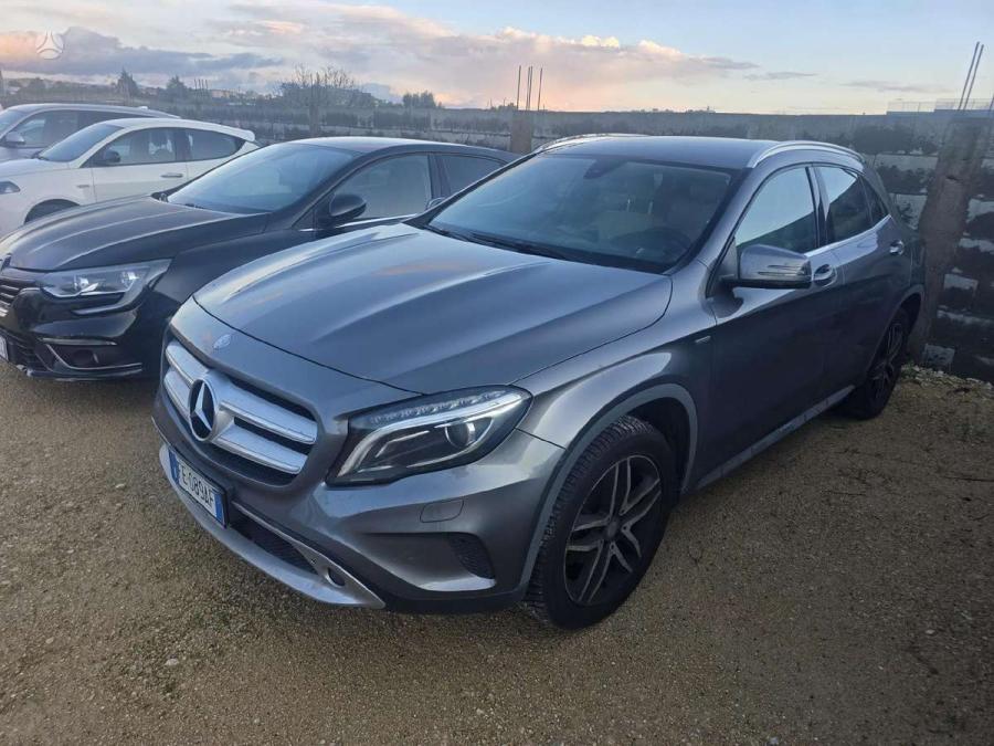 Grey Mercedes-Benz GLA 200 2016 in Siauliai, with an engine capacity of 2.14 L and mileage of 237 thousand km for 9200 €, photo 1 on AUTOMOTO.COM.LV