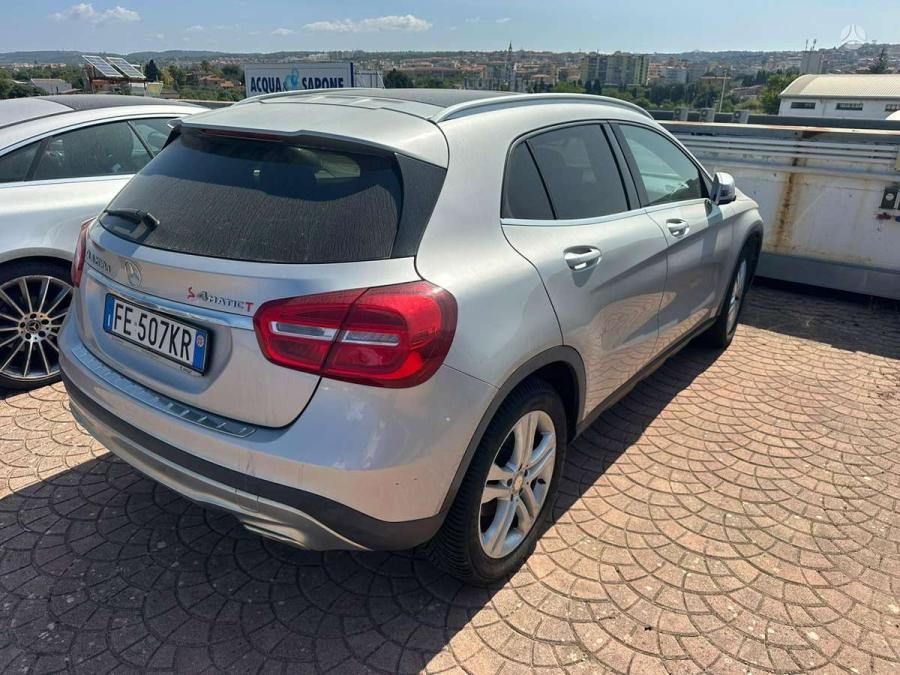 Grey Mercedes-Benz GLA 200 2016 in Siauliai, with an engine capacity of 2.14 L and mileage of 270 thousand km for 9200 €, photo 5 on AUTOMOTO.COM.LV