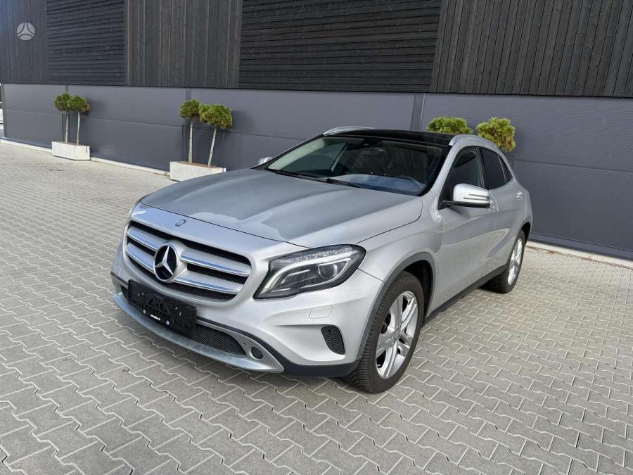 Grey Mercedes-Benz GLA 200 2016 in Siauliai, with an engine capacity of 2.14 L and mileage of 270 thousand km for 9900 €, photo 4 on AUTOMOTO.COM.LV