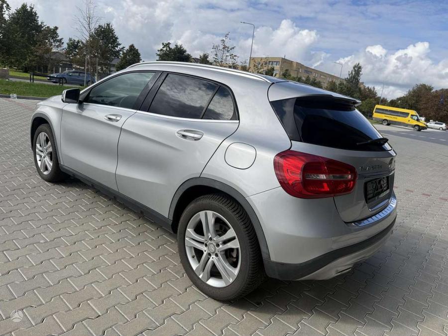 Grey Mercedes-Benz GLA 200 2016 in Siauliai, with an engine capacity of 2.14 L and mileage of 270 thousand km for 9900 €, photo 6 on AUTOMOTO.COM.LV
