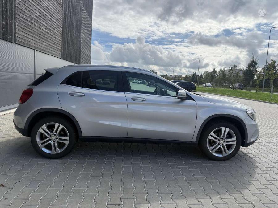 Grey Mercedes-Benz GLA 200 2016 in Siauliai, with an engine capacity of 2.14 L and mileage of 270 thousand km for 9900 €, photo 7 on AUTOMOTO.COM.LV