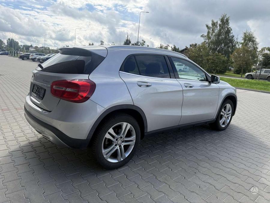 Grey Mercedes-Benz GLA 200 2016 in Siauliai, with an engine capacity of 2.14 L and mileage of 270 thousand km for 9900 €, photo 8 on AUTOMOTO.COM.LV