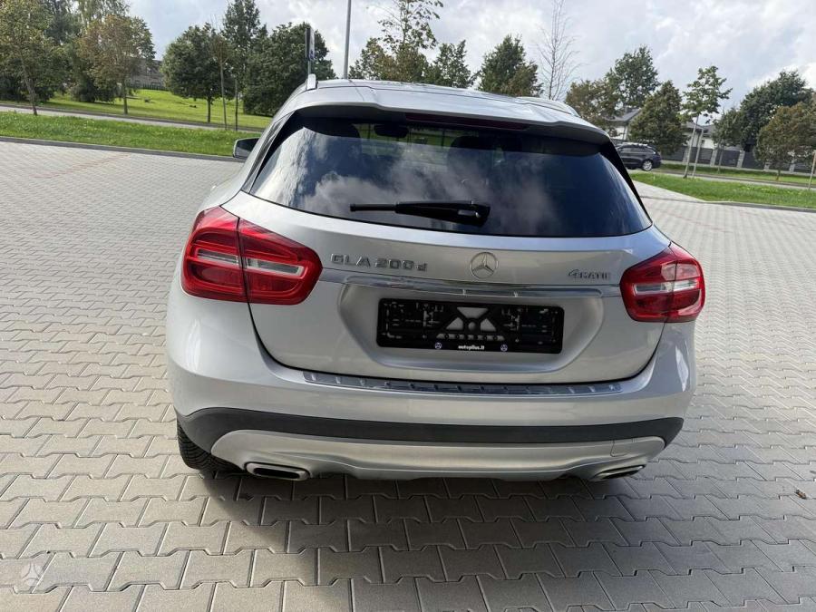 Grey Mercedes-Benz GLA 200 2016 in Siauliai, with an engine capacity of 2.14 L and mileage of 270 thousand km for 9900 €, photo 9 on AUTOMOTO.COM.LV