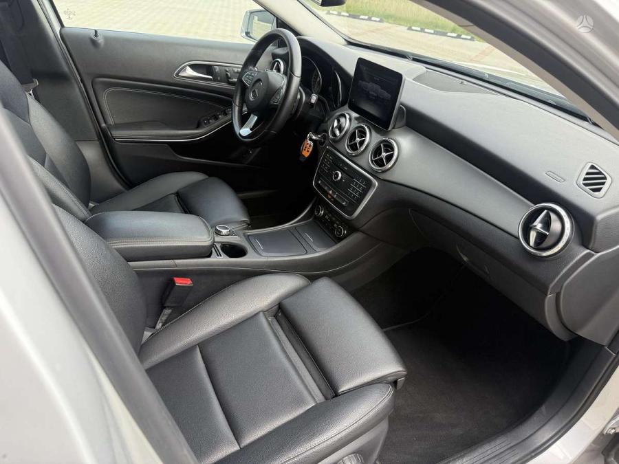 Grey Mercedes-Benz GLA 200 2016 in Siauliai, with an engine capacity of 2.14 L and mileage of 270 thousand km for 9900 €, photo 10 on AUTOMOTO.COM.LV