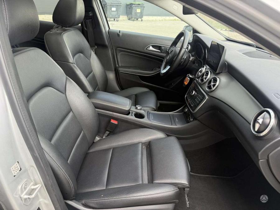 Grey Mercedes-Benz GLA 200 2016 in Siauliai, with an engine capacity of 2.14 L and mileage of 270 thousand km for 9900 €, photo 11 on AUTOMOTO.COM.LV