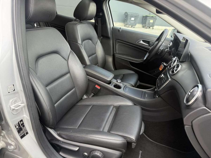 Grey Mercedes-Benz GLA 200 2016 in Siauliai, with an engine capacity of 2.14 L and mileage of 270 thousand km for 9900 €, photo 12 on AUTOMOTO.COM.LV