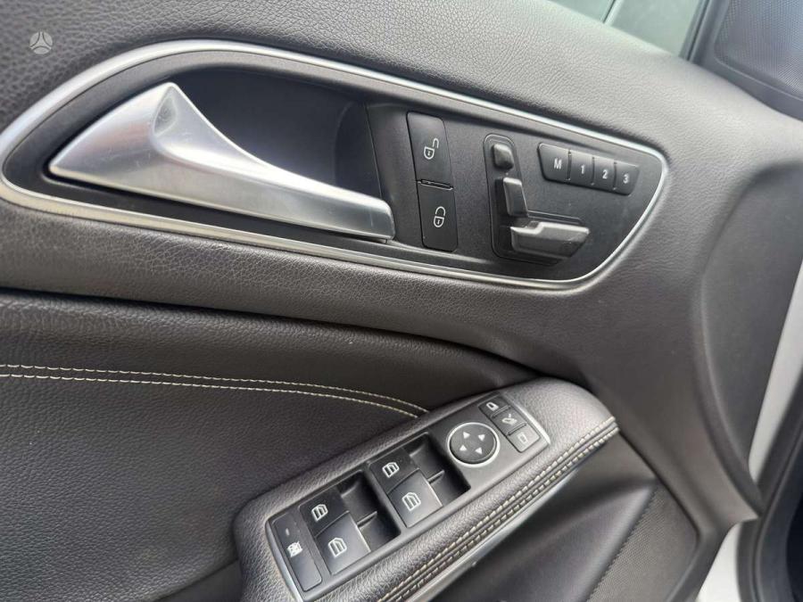 Grey Mercedes-Benz GLA 200 2016 in Siauliai, with an engine capacity of 2.14 L and mileage of 270 thousand km for 9900 €, photo 21 on AUTOMOTO.COM.LV