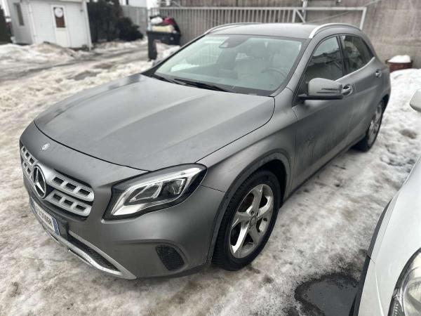 Pelēks Mercedes-Benz GLA 200 2017 Viļņa, ar dzinēja tilpumu 2.14 L un nobraukumu 120 tūkst. km par 13900 €, foto 2 vietnē AUTOMOTO.COM.LV