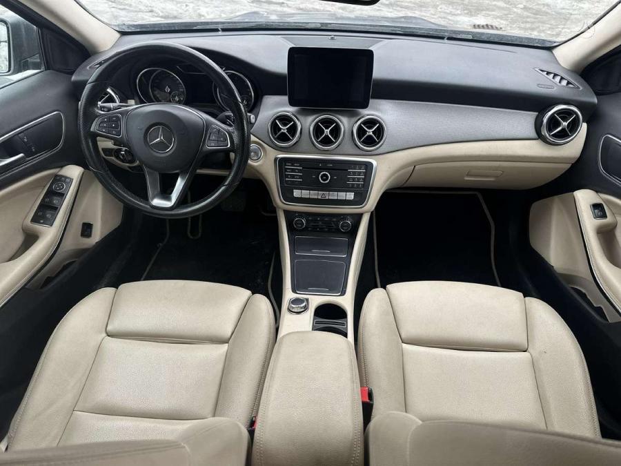 Pelēks Mercedes-Benz GLA 200 2017 Viļņa, ar dzinēja tilpumu 2.14 L un nobraukumu 120 tūkst. km par 13900 €, foto 7 vietnē AUTOMOTO.COM.LV