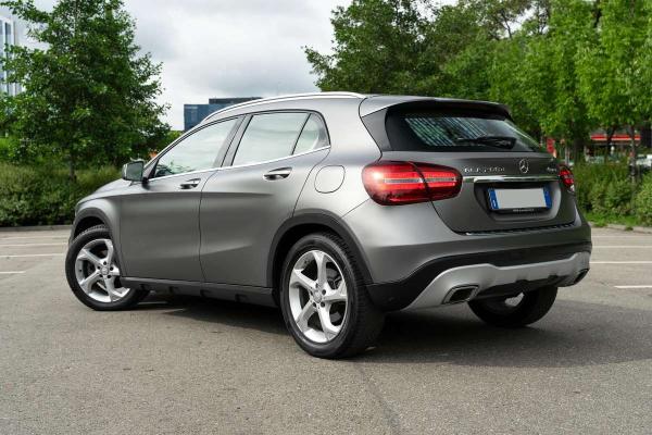 Grey Mercedes-Benz GLA 200 2017 in Vilnius, with an engine capacity of 2.14 L and mileage of 124 thousand km for 16900 €, photo 2 on AUTOMOTO.COM.LV