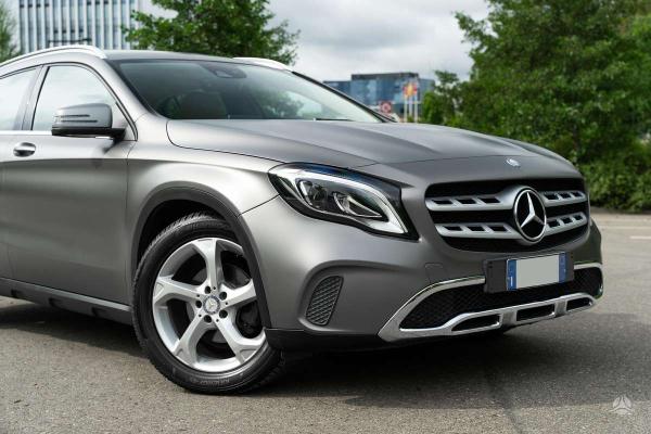 Grey Mercedes-Benz GLA 200 2017 in Vilnius, with an engine capacity of 2.14 L and mileage of 124 thousand km for 16900 €, photo 3 on AUTOMOTO.COM.LV