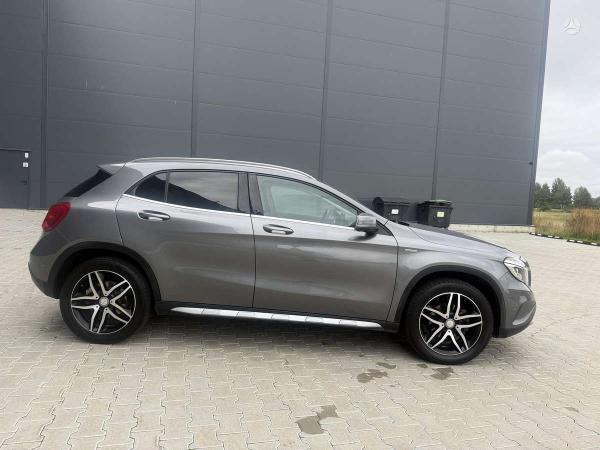 Grey Mercedes-Benz GLA 200 2017 in Siauliai, with an engine capacity of 2.14 L and mileage of 250 thousand km for 10200 €, photo 5 on AUTOMOTO.COM.LV