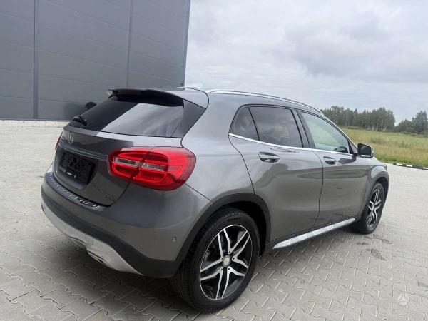 Grey Mercedes-Benz GLA 200 2017 in Siauliai, with an engine capacity of 2.14 L and mileage of 250 thousand km for 10200 €, photo 6 on AUTOMOTO.COM.LV
