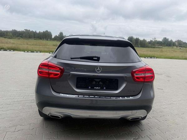 Grey Mercedes-Benz GLA 200 2017 in Siauliai, with an engine capacity of 2.14 L and mileage of 250 thousand km for 10200 €, photo 7 on AUTOMOTO.COM.LV