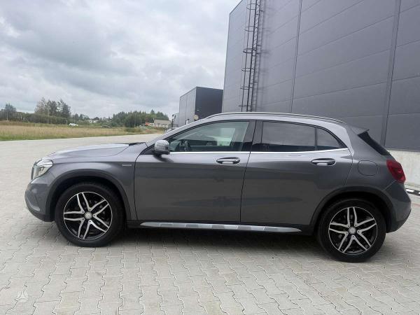 Grey Mercedes-Benz GLA 200 2017 in Siauliai, with an engine capacity of 2.14 L and mileage of 250 thousand km for 10200 €, photo 9 on AUTOMOTO.COM.LV