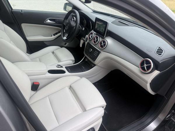 Grey Mercedes-Benz GLA 200 2017 in Siauliai, with an engine capacity of 2.14 L and mileage of 250 thousand km for 10200 €, photo 10 on AUTOMOTO.COM.LV