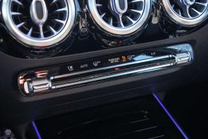 Pelēks Mercedes-Benz GLA 200 2020 Marijampole, ar dzinēja tilpumu 1.33 L un nobraukumu 118 tūkst. km par 20950 €, foto 23 vietnē AUTOMOTO.COM.LV