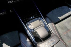 Pelēks Mercedes-Benz GLA 200 2020 Marijampole, ar dzinēja tilpumu 1.33 L un nobraukumu 118 tūkst. km par 20950 €, foto 24 vietnē AUTOMOTO.COM.LV