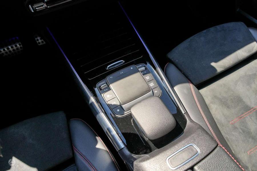 Pelēks Mercedes-Benz GLA 200 2020 Marijampole, ar dzinēja tilpumu 1.33 L un nobraukumu 118 tūkst. km par 20950 €, foto 24 vietnē AUTOMOTO.COM.LV