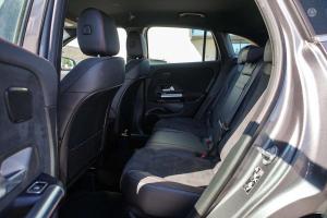 Pelēks Mercedes-Benz GLA 200 2020 Marijampole, ar dzinēja tilpumu 1.33 L un nobraukumu 118 tūkst. km par 20950 €, foto 38 vietnē AUTOMOTO.COM.LV
