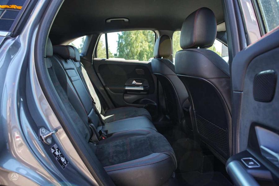Pelēks Mercedes-Benz GLA 200 2020 Marijampole, ar dzinēja tilpumu 1.33 L un nobraukumu 118 tūkst. km par 20950 €, foto 40 vietnē AUTOMOTO.COM.LV
