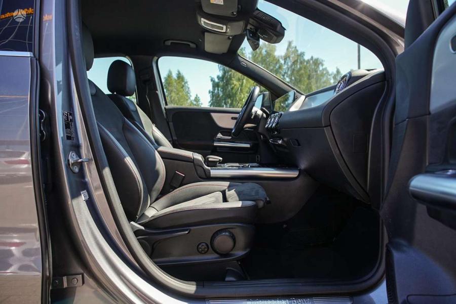Pelēks Mercedes-Benz GLA 200 2020 Marijampole, ar dzinēja tilpumu 1.33 L un nobraukumu 118 tūkst. km par 20950 €, foto 43 vietnē AUTOMOTO.COM.LV