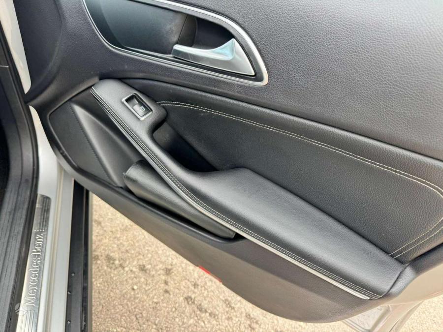Pelēks Mercedes-Benz GLA 200 2014 Prienai, ar dzinēja tilpumu 2.14 L un nobraukumu 320 tūkst. km par 7950 €, foto 16 vietnē AUTOMOTO.COM.LV